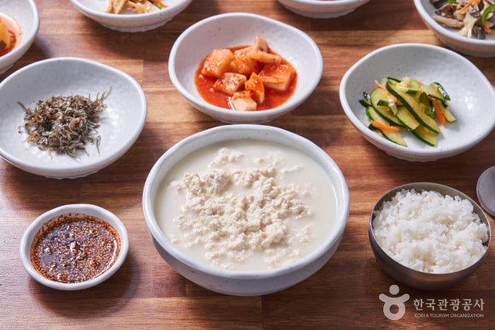 Jeongdongjin Chodang Sundubu (정동진초당순두부)- VISITKOREA