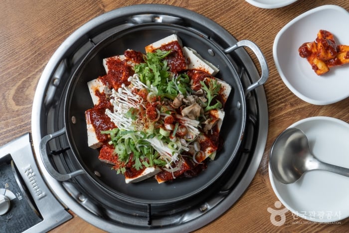 Sonamujip Chodang Sundubu (소나무집초당순두부)- VISITKOREA
